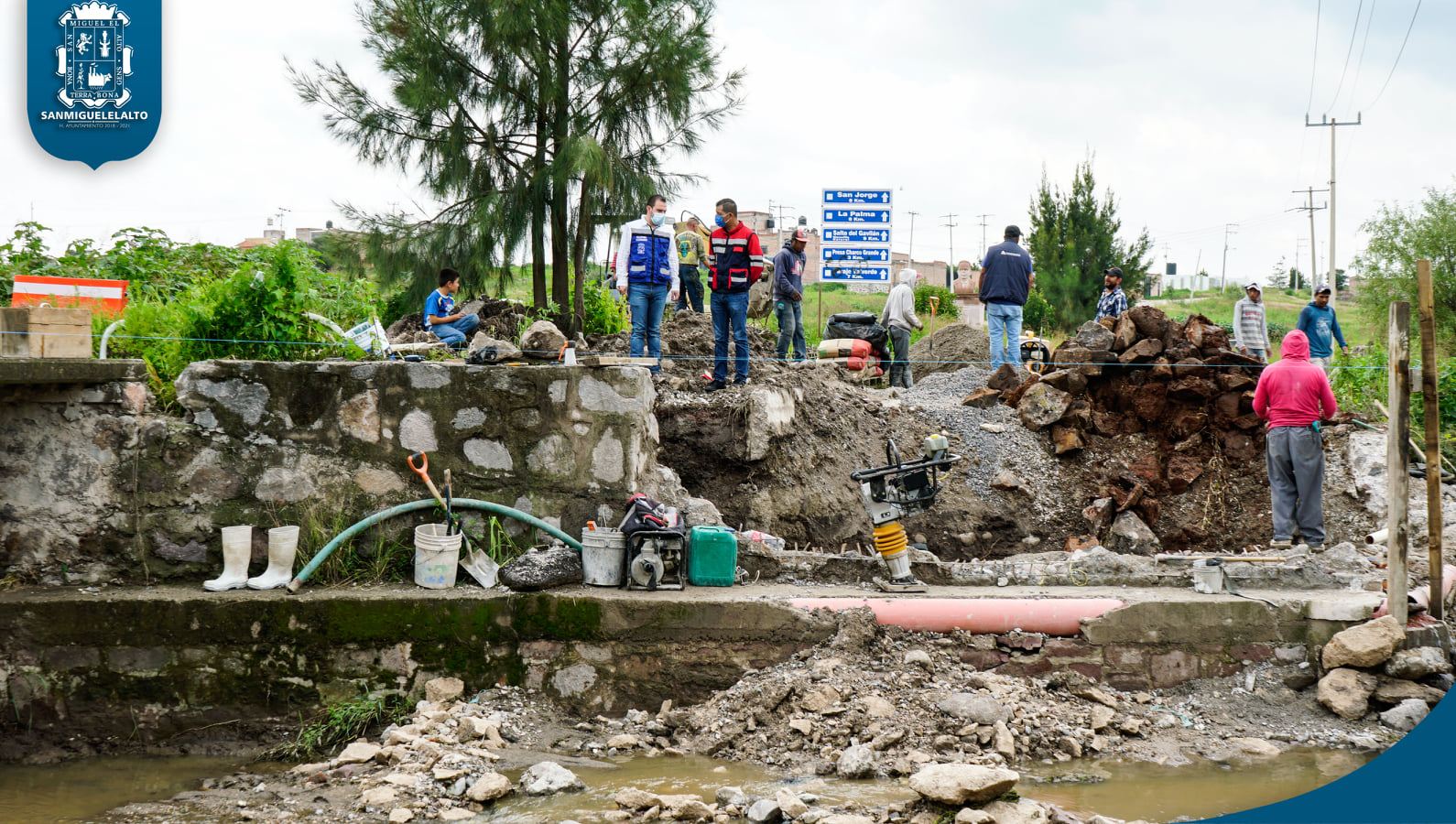 El Presidente Municipal Alonso Vázquez Supervisó El Avance Del Puente